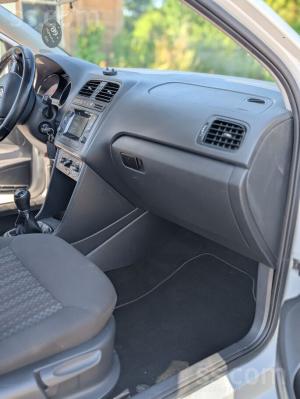 White Volkswagen Polo 2016 in Jekabpils, with an engine capacity of 1.40 L and mileage of 290 thousand km for 5250 €, photo 10 on AUTOMOTO.COM.LV