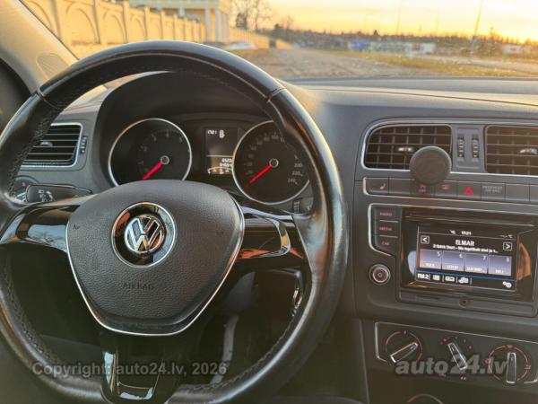 White Volkswagen Polo 2017 in Tartu, with an engine capacity of 1.20 L and mileage of 65 thousand km for 5300 €, photo 6 on AUTOMOTO.COM.LV