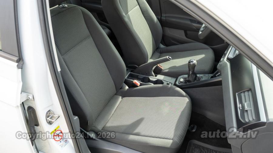 Balts Volkswagen Polo 2018 Tallina, ar dzinēja tilpumu 1.60 L un nobraukumu 324 tūkst. km par 5000 €, foto 9 vietnē AUTOMOTO.COM.LV