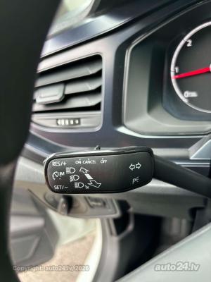 White Volkswagen Polo 2018 in Tallinn, with an engine capacity of 1.60 L and mileage of 198 thousand km for 8999 €, photo 4 on AUTOMOTO.COM.LV