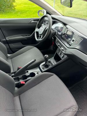White Volkswagen Polo 2018 in Tallinn, with an engine capacity of 1.60 L and mileage of 198 thousand km for 8999 €, photo 5 on AUTOMOTO.COM.LV