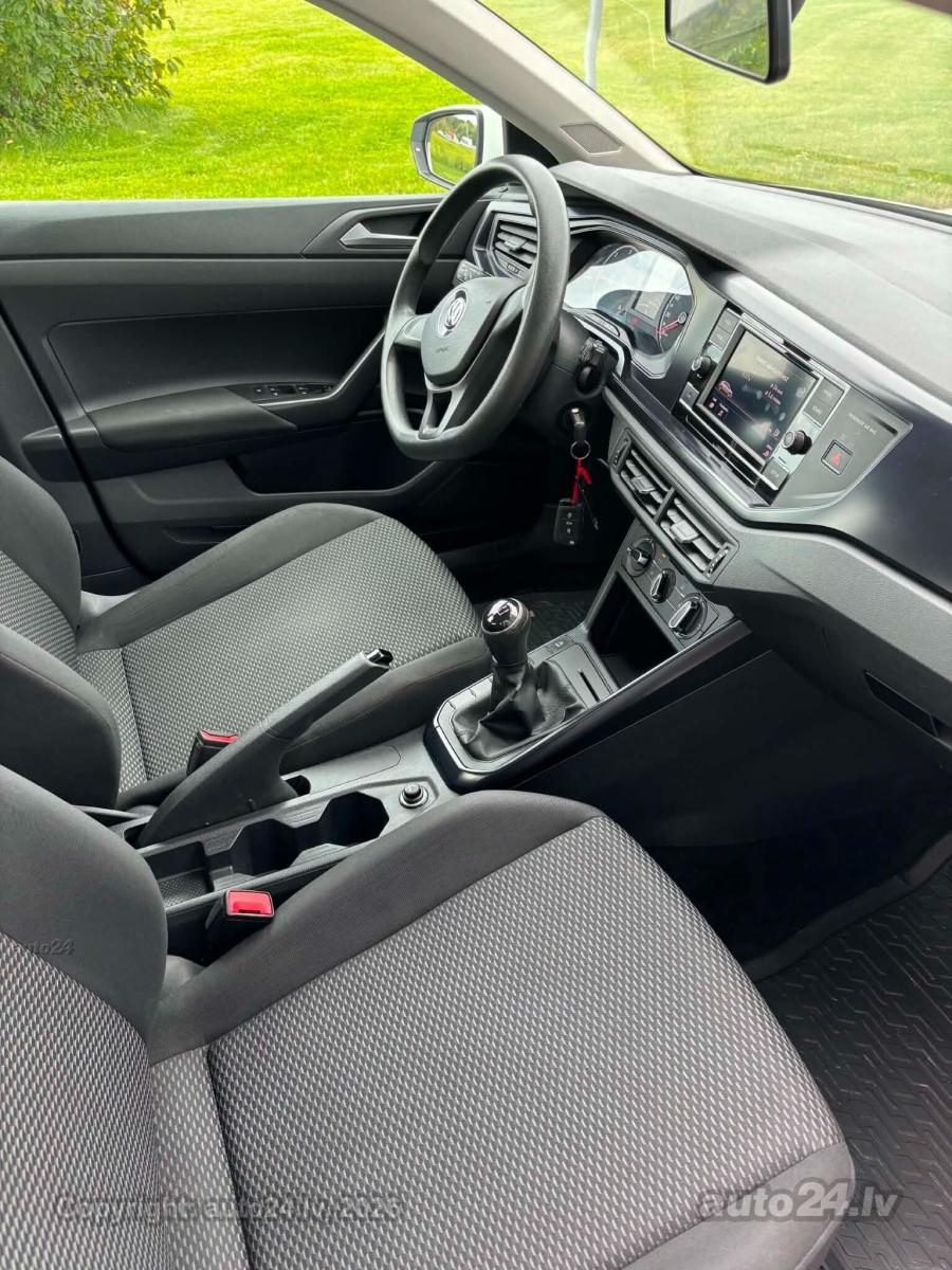 White Volkswagen Polo 2018 in Tallinn, with an engine capacity of 1.60 L and mileage of 198 thousand km for 8999 €, photo 5 on AUTOMOTO.COM.LV
