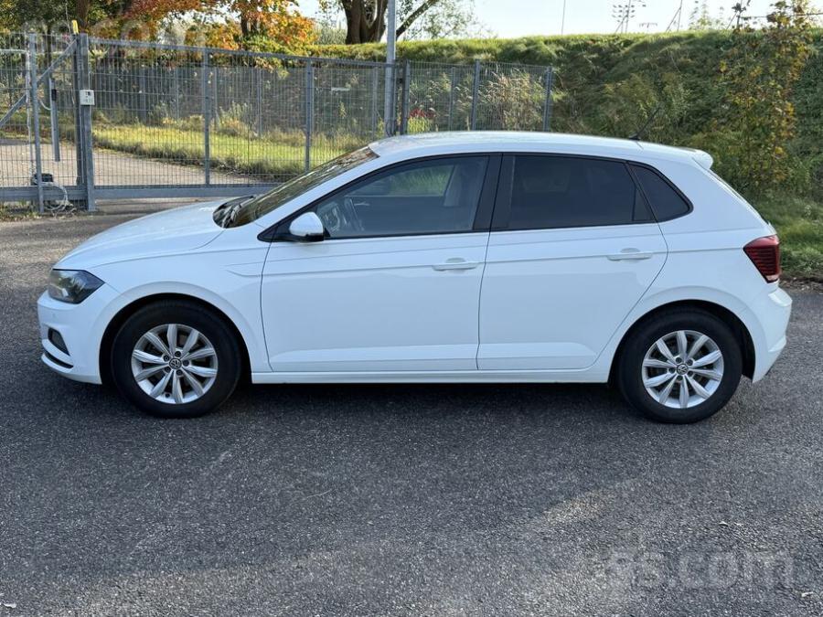 White Volkswagen Polo 2018 in Riga, with an engine capacity of 1.60 L and mileage of 289 thousand km for 5300 €, photo 3 on AUTOMOTO.COM.LV