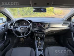 White Volkswagen Polo 2018 in Riga, with an engine capacity of 1.60 L and mileage of 289 thousand km for 5300 €, photo 10 on AUTOMOTO.COM.LV