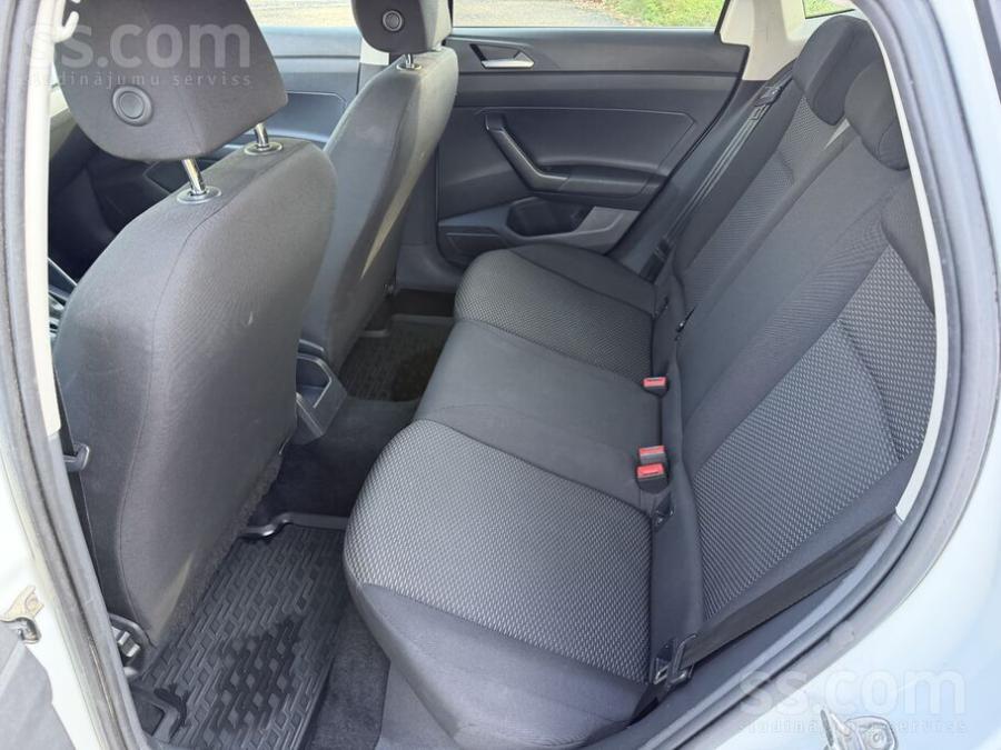 White Volkswagen Polo 2018 in Riga, with an engine capacity of 1.60 L and mileage of 289 thousand km for 5300 €, photo 14 on AUTOMOTO.COM.LV