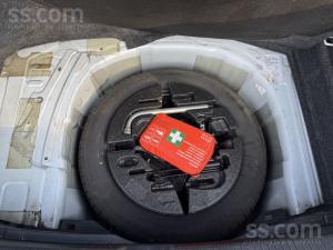 White Volkswagen Polo 2018 in Riga, with an engine capacity of 1.60 L and mileage of 289 thousand km for 5300 €, photo 16 on AUTOMOTO.COM.LV