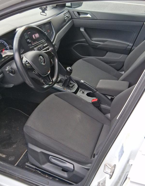 White Volkswagen Polo 2019 in Tallinn, with an engine capacity of 1.60 L and mileage of 110 thousand km for 8500 €, photo 8 on AUTOMOTO.COM.LV