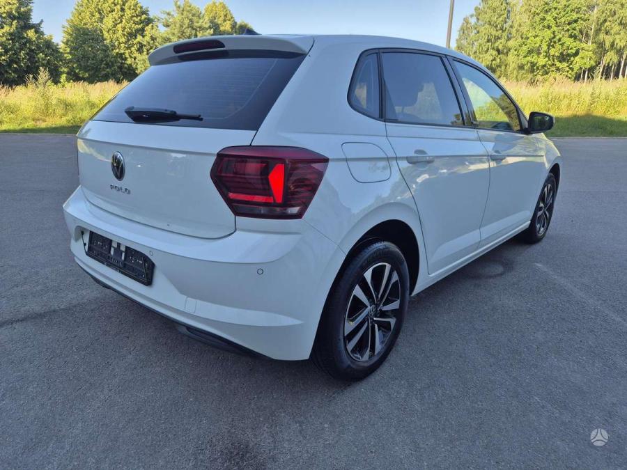 White Volkswagen Polo 2020 in Kaunas, with an engine capacity of 1.00 L and mileage of 230 thousand km for 9990 €, photo 7 on AUTOMOTO.COM.LV