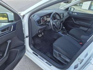 White Volkswagen Polo 2020 in Kaunas, with an engine capacity of 1.00 L and mileage of 230 thousand km for 9990 €, photo 17 on AUTOMOTO.COM.LV