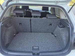 White Volkswagen Polo 2020 in Kaunas, with an engine capacity of 1.00 L and mileage of 230 thousand km for 9990 €, photo 21 on AUTOMOTO.COM.LV
