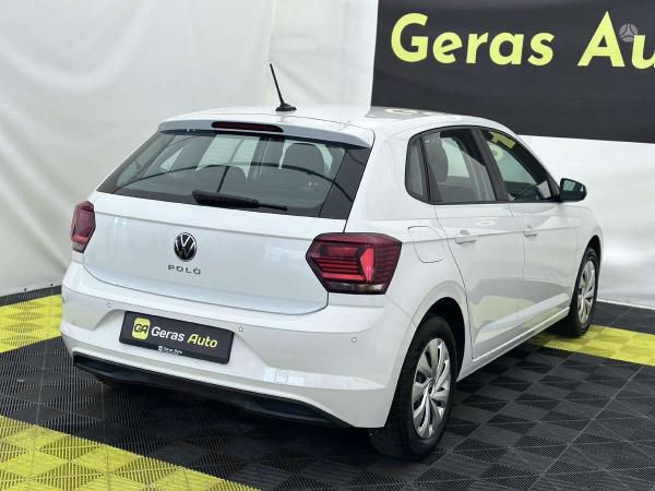 White Volkswagen Polo 2021 in Vilnius, with an engine capacity of 1.00 L and mileage of 90 thousand km for 9350 €, photo 4 on AUTOMOTO.COM.LV