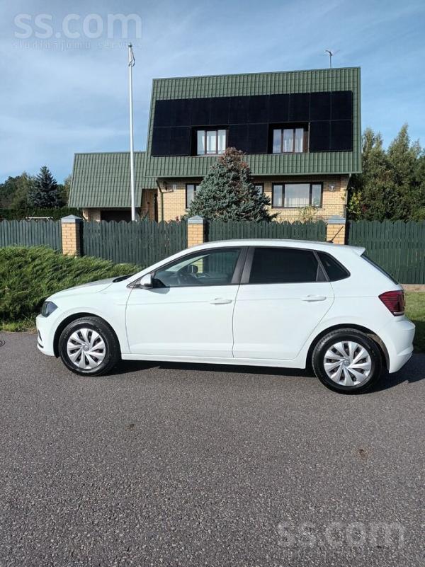 Volkswagen Polo 2020 in Riga on AUTOMOTO.COM.LV White Volkswagen Polo 2020 in Riga, with an engine capacity of 1.00 L and mileage of 147 thousand km for 8700 €, photo 6 on AUTOMOTO.COM.LV