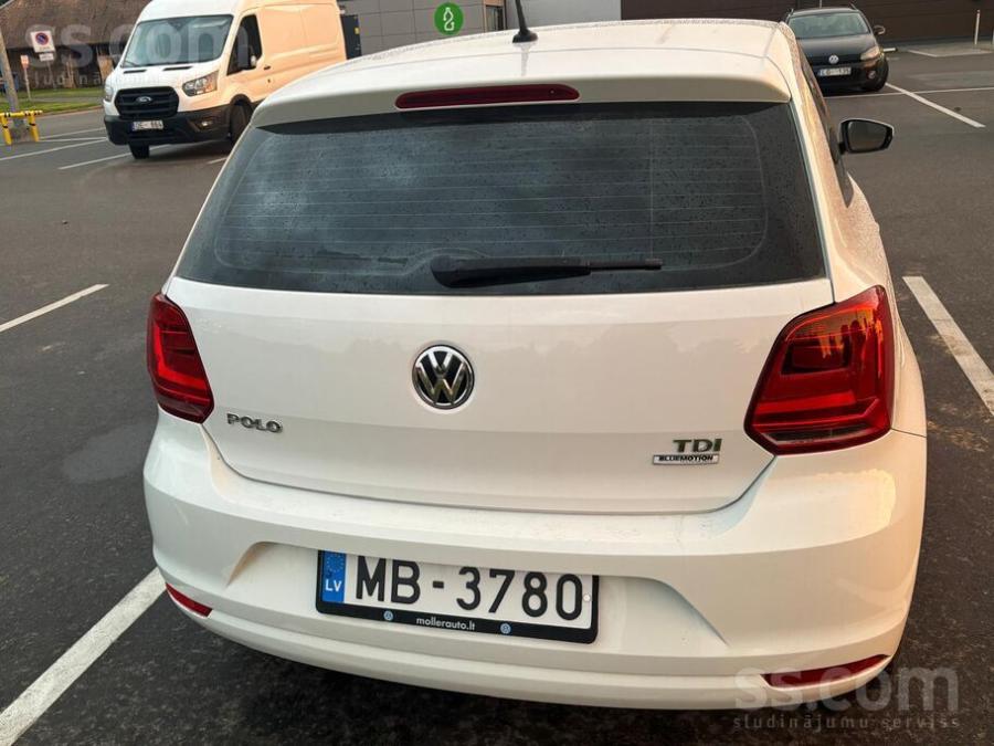 Balts Volkswagen Polo 2015 Rīga, ar dzinēja tilpumu 1.40 L un nobraukumu 320 tūkst. km par 4499 €, foto 3 vietnē AUTOMOTO.COM.LV