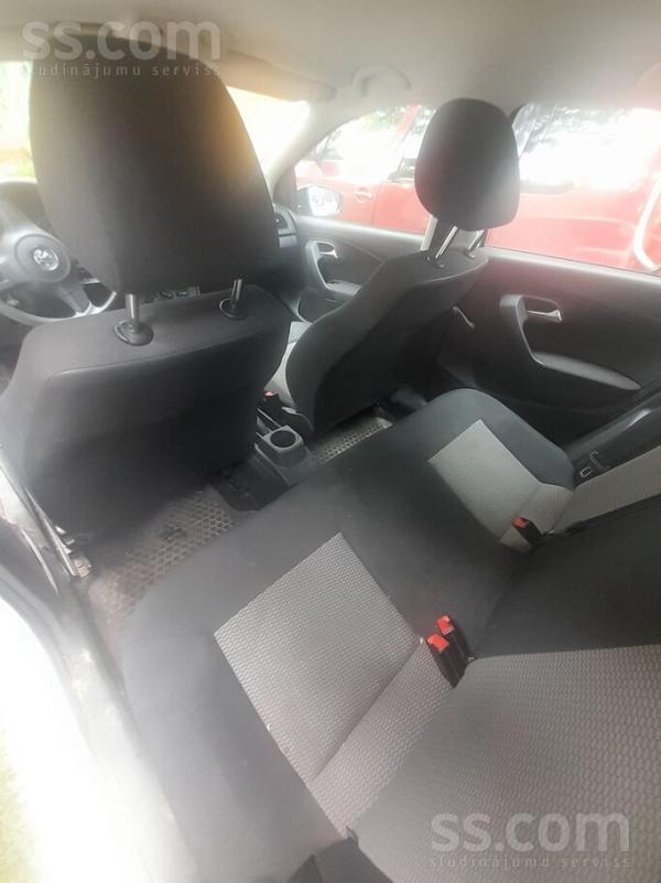 White Volkswagen Polo 2014 in Riga, with an engine capacity of 1.20 L and mileage of 308 thousand km for 1800 €, photo 3 on AUTOMOTO.COM.LV