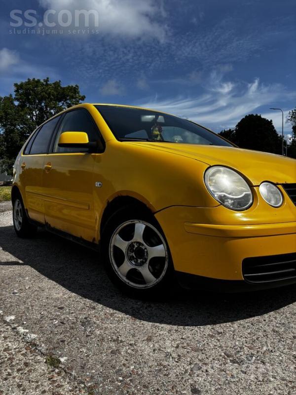 Yellow Volkswagen Polo 2004 in Liepaja, with an engine capacity of 1.40 L and mileage of 213 thousand km for 900 €, photo 2 on AUTOMOTO.COM.LV