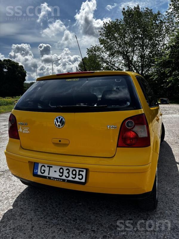 Yellow Volkswagen Polo 2004 in Liepaja, with an engine capacity of 1.40 L and mileage of 213 thousand km for 900 €, photo 3 on AUTOMOTO.COM.LV