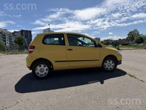 Yellow Volkswagen Polo 2006 in Riga, with an engine capacity of 1.20 L and mileage of 109 thousand km for 1850 €, photo 4 on AUTOMOTO.COM.LV