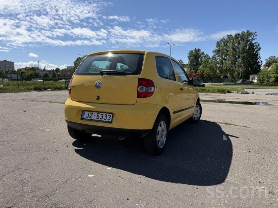 Yellow Volkswagen Polo 2006 in Riga, with an engine capacity of 1.20 L and mileage of 109 thousand km for 1850 €, photo 5 on AUTOMOTO.COM.LV