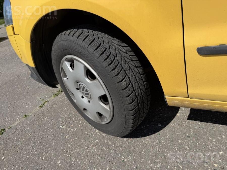 Yellow Volkswagen Polo 2006 in Riga, with an engine capacity of 1.20 L and mileage of 109 thousand km for 1850 €, photo 8 on AUTOMOTO.COM.LV