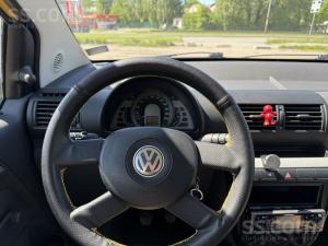 Yellow Volkswagen Polo 2006 in Riga, with an engine capacity of 1.20 L and mileage of 109 thousand km for 1850 €, photo 11 on AUTOMOTO.COM.LV