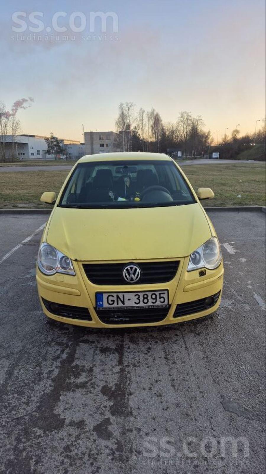 Yellow Volkswagen Polo 2007 in Riga, with an engine capacity of 1.40 L and mileage of 319 thousand km for 2000 €, photo 1 on AUTOMOTO.COM.LV