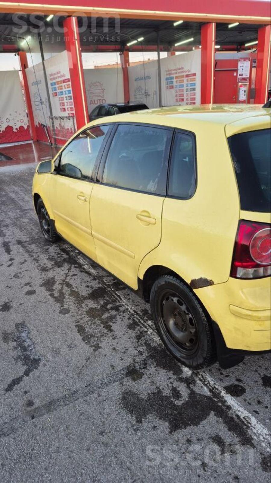Yellow Volkswagen Polo 2007 in Riga, with an engine capacity of 1.40 L and mileage of 319 thousand km for 2000 €, photo 2 on AUTOMOTO.COM.LV