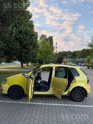 Dzeltens Volkswagen Polo 2007 Rīga, ar dzinēja tilpumu 1.40 L un nobraukumu 327 tūkst. km par 1500 €, foto  vietnē AUTOMOTO.COM.LV