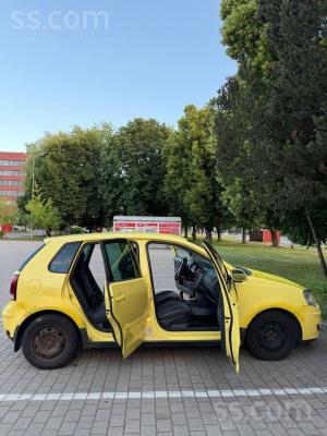 Dzeltens Volkswagen Polo 2007 Rīga, ar dzinēja tilpumu 1.40 L un nobraukumu 327 tūkst. km par 1500 €, foto 3 vietnē AUTOMOTO.COM.LV