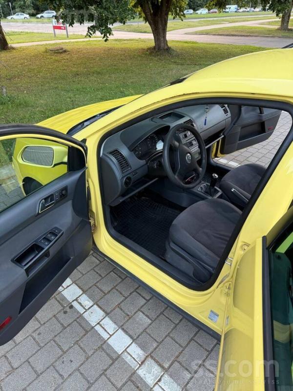 Dzeltens Volkswagen Polo 2007 Rīga, ar dzinēja tilpumu 1.40 L un nobraukumu 327 tūkst. km par 1500 €, foto 3 vietnē AUTOMOTO.COM.LV