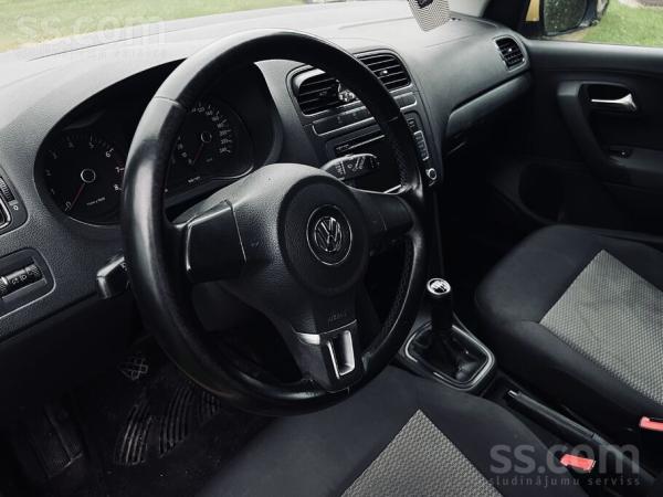 Volkswagen Polo 2010 RÄzekne vietnÄ Dzeltens Volkswagen Polo 2010 RÄzekne, ar dzinÄja tilpumu 1.20 L un nobraukumu 333 tÅ«kst. km par 3800 ā¬, foto 6 vietnÄ AUTOMOTO.COM.LV