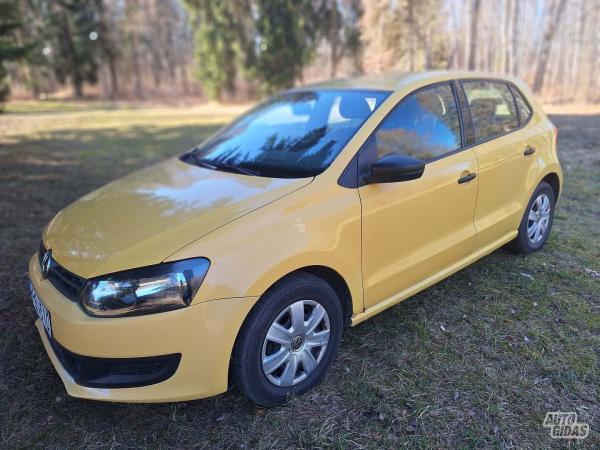Yellow Volkswagen Polo 2011 in Kaunas, with an engine capacity of 1.20 L and mileage of 143 thousand km for 3700 €, photo 2 on AUTOMOTO.COM.LV