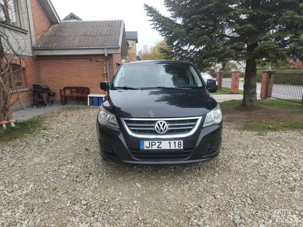 Black Volkswagen Routan 2010 in Siauliai, with an engine capacity of 3.80 L and mileage of 227 thousand km for 3700 €, photo 2 on AUTOMOTO.COM.LV