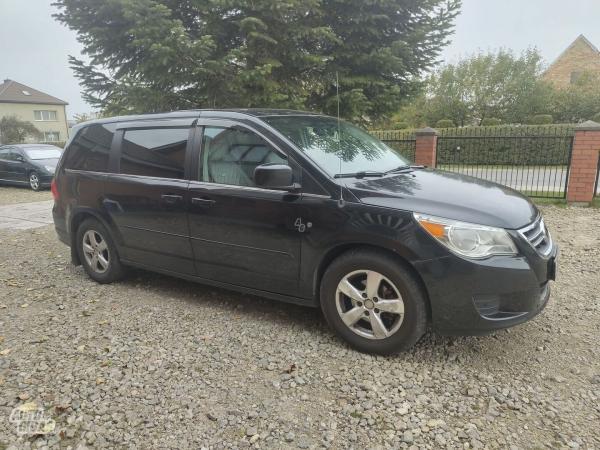 Black Volkswagen Routan 2010 in Siauliai, with an engine capacity of 3.80 L and mileage of 227 thousand km for 3700 €, photo 3 on AUTOMOTO.COM.LV