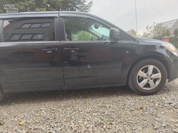 Black Volkswagen Routan 2010 in Siauliai, with an engine capacity of 3.80 L and mileage of 227 thousand km for 3700 €, photo 4 on AUTOMOTO.COM.LV