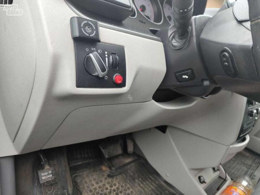 Melns Volkswagen Routan 2010 Šauļi, ar dzinēja tilpumu 3.80 L un nobraukumu 227 tūkst. km par 3700 €, foto 19 vietnē AUTOMOTO.COM.LV