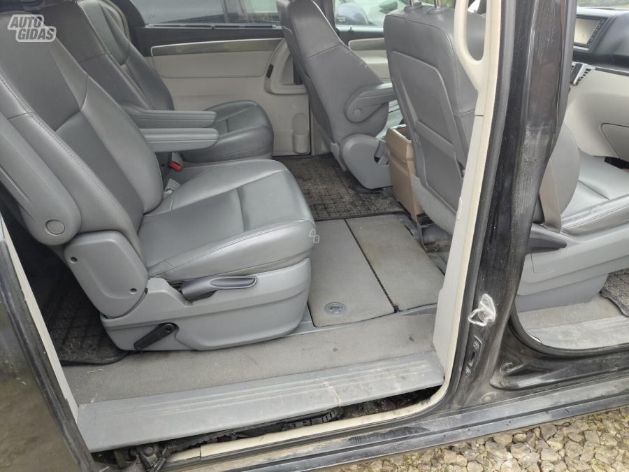 Melns Volkswagen Routan 2010 Šauļi, ar dzinēja tilpumu 3.80 L un nobraukumu 227 tūkst. km par 3700 €, foto 20 vietnē AUTOMOTO.COM.LV