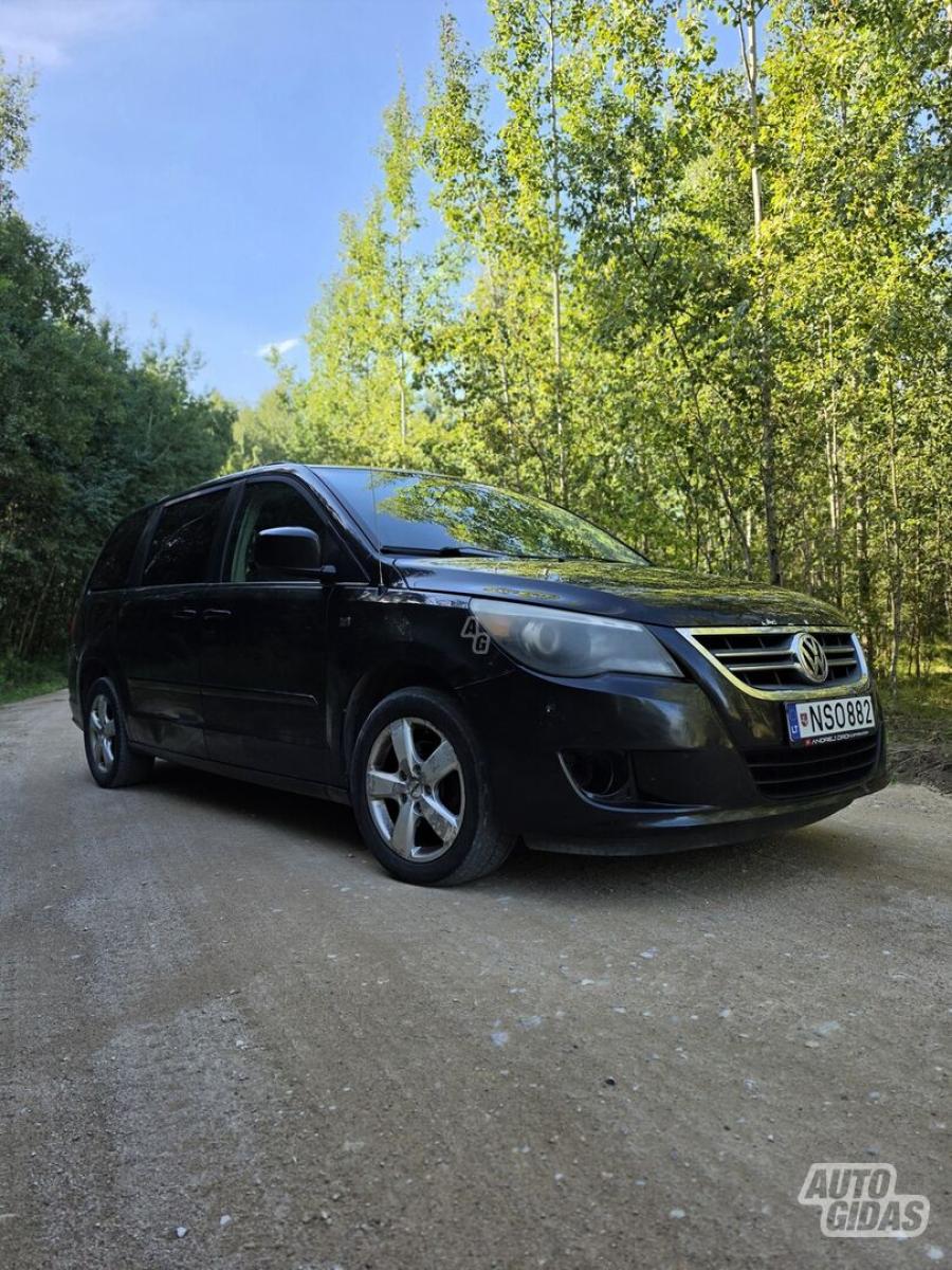 Melns Volkswagen Routan 2010 Panevēža, ar dzinēja tilpumu 3.80 L un nobraukumu 162 tūkst. km par 4999 €, foto 1 vietnē AUTOMOTO.COM.LV