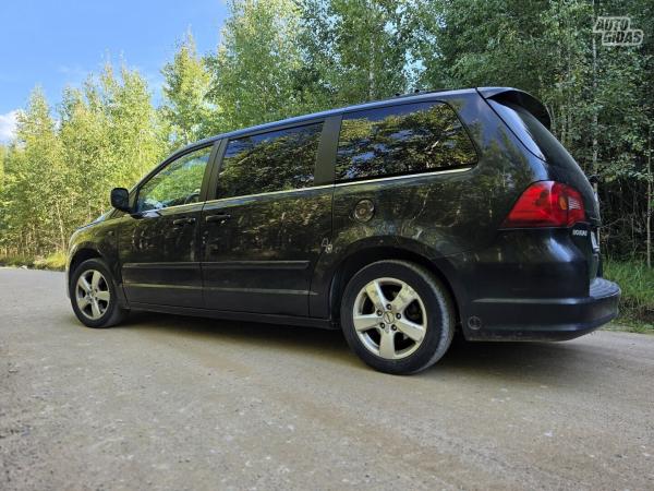 Melns Volkswagen Routan 2010 Panevēža, ar dzinēja tilpumu 3.80 L un nobraukumu 162 tūkst. km par 4999 €, foto 4 vietnē AUTOMOTO.COM.LV