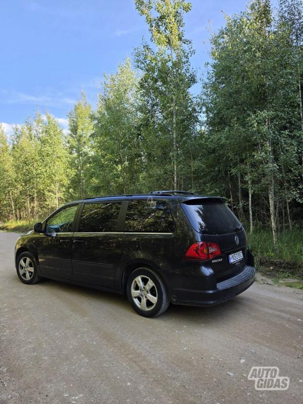 Melns Volkswagen Routan 2010 Panevēža, ar dzinēja tilpumu 3.80 L un nobraukumu 162 tūkst. km par 4999 €, foto 6 vietnē AUTOMOTO.COM.LV