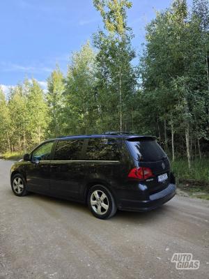 Melns Volkswagen Routan 2010 Panevēža, ar dzinēja tilpumu 3.80 L un nobraukumu 162 tūkst. km par 4999 €, foto 7 vietnē AUTOMOTO.COM.LV