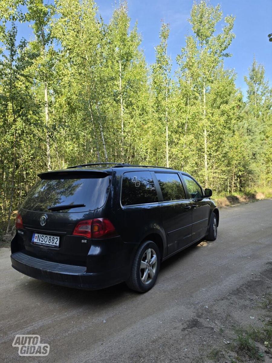 Melns Volkswagen Routan 2010 Panevēža, ar dzinēja tilpumu 3.80 L un nobraukumu 162 tūkst. km par 4999 €, foto 8 vietnē AUTOMOTO.COM.LV