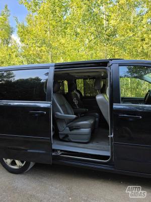 Melns Volkswagen Routan 2010 Panevēža, ar dzinēja tilpumu 3.80 L un nobraukumu 162 tūkst. km par 4999 €, foto 12 vietnē AUTOMOTO.COM.LV