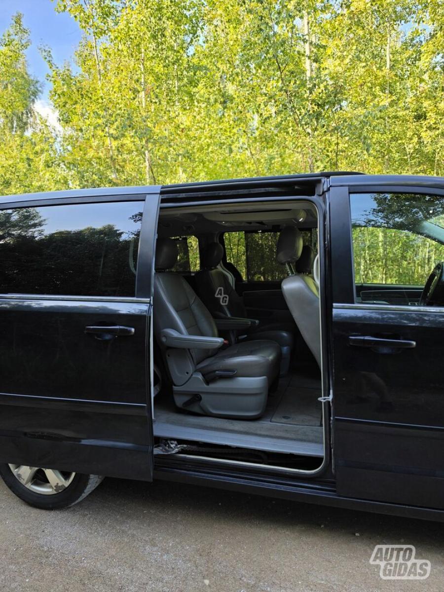 Melns Volkswagen Routan 2010 Panevēža, ar dzinēja tilpumu 3.80 L un nobraukumu 162 tūkst. km par 4999 €, foto 12 vietnē AUTOMOTO.COM.LV
