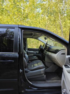 Melns Volkswagen Routan 2010 Panevēža, ar dzinēja tilpumu 3.80 L un nobraukumu 162 tūkst. km par 4999 €, foto 14 vietnē AUTOMOTO.COM.LV