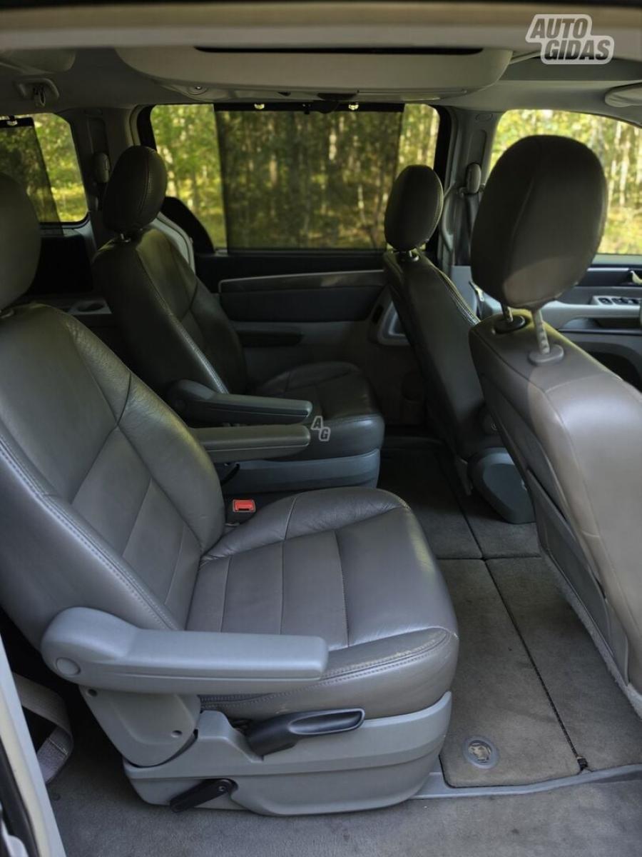 Melns Volkswagen Routan 2010 Panevēža, ar dzinēja tilpumu 3.80 L un nobraukumu 162 tūkst. km par 4999 €, foto 15 vietnē AUTOMOTO.COM.LV