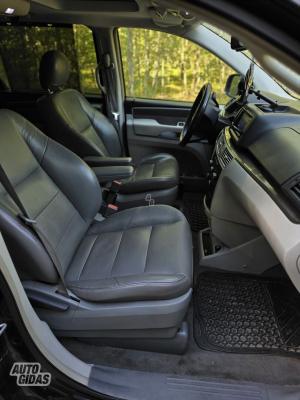 Melns Volkswagen Routan 2010 Panevēža, ar dzinēja tilpumu 3.80 L un nobraukumu 162 tūkst. km par 4999 €, foto 16 vietnē AUTOMOTO.COM.LV