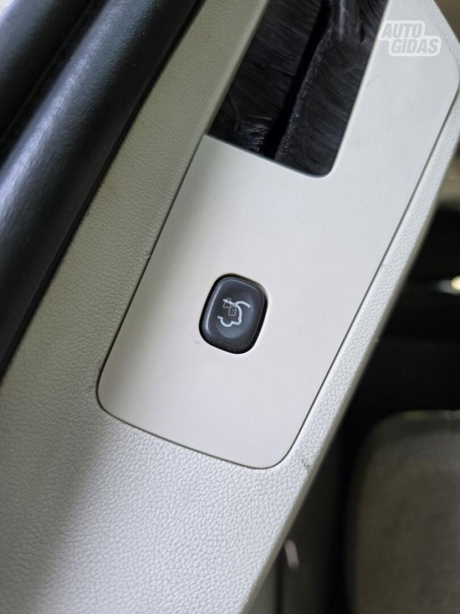 Melns Volkswagen Routan 2010 Panevēža, ar dzinēja tilpumu 3.80 L un nobraukumu 162 tūkst. km par 4999 €, foto 17 vietnē AUTOMOTO.COM.LV