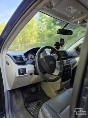 Melns Volkswagen Routan 2010 Panevēža, ar dzinēja tilpumu 3.80 L un nobraukumu 162 tūkst. km par 4999 €, foto 24 vietnē AUTOMOTO.COM.LV