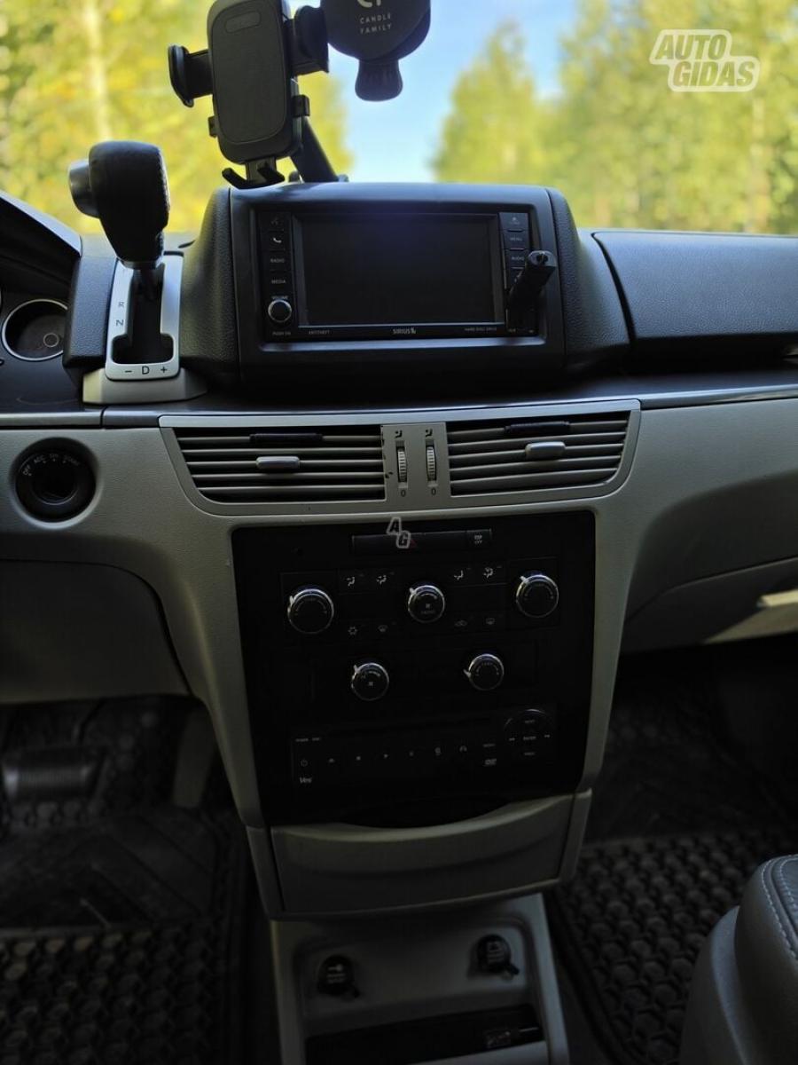 Melns Volkswagen Routan 2010 Panevēža, ar dzinēja tilpumu 3.80 L un nobraukumu 162 tūkst. km par 4999 €, foto 26 vietnē AUTOMOTO.COM.LV