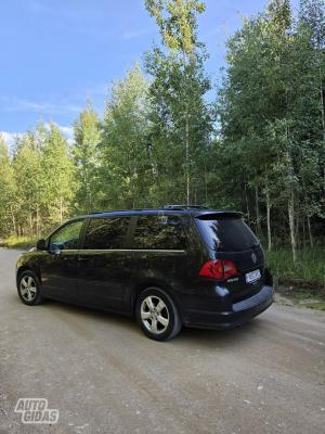 Black Volkswagen Routan 2010 in Panevezys, with an engine capacity of 3.80 L and mileage of 162 thousand km for 4800 €, photo 7 on AUTOMOTO.COM.LV